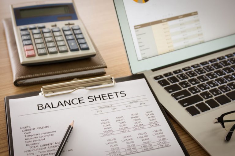 ¿Qué es una hoja de balance y cómo se elabora?